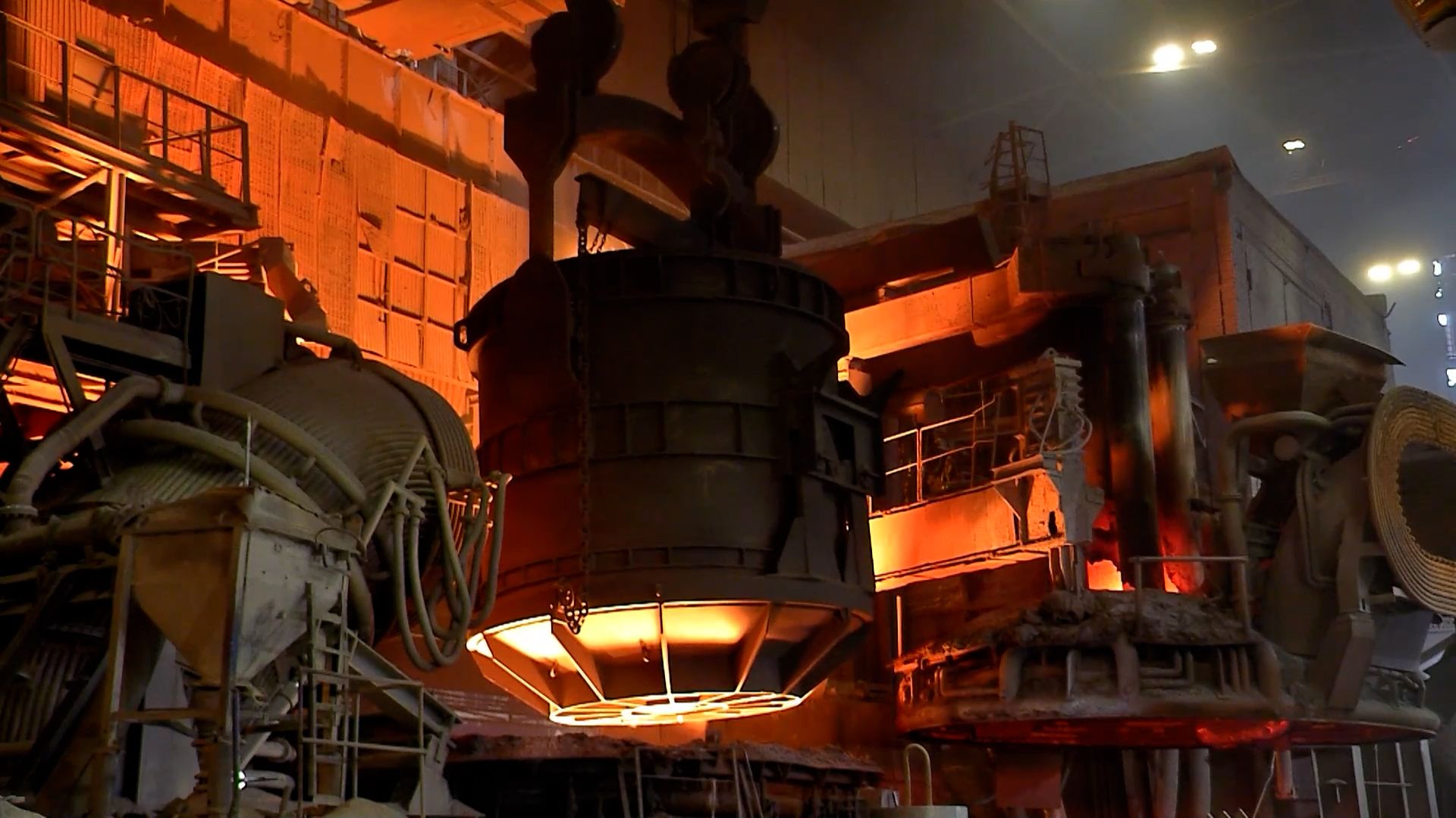 Коллектив электросталеплавильного цеха внедряет комплекс мер для снижения себестоимости продукции