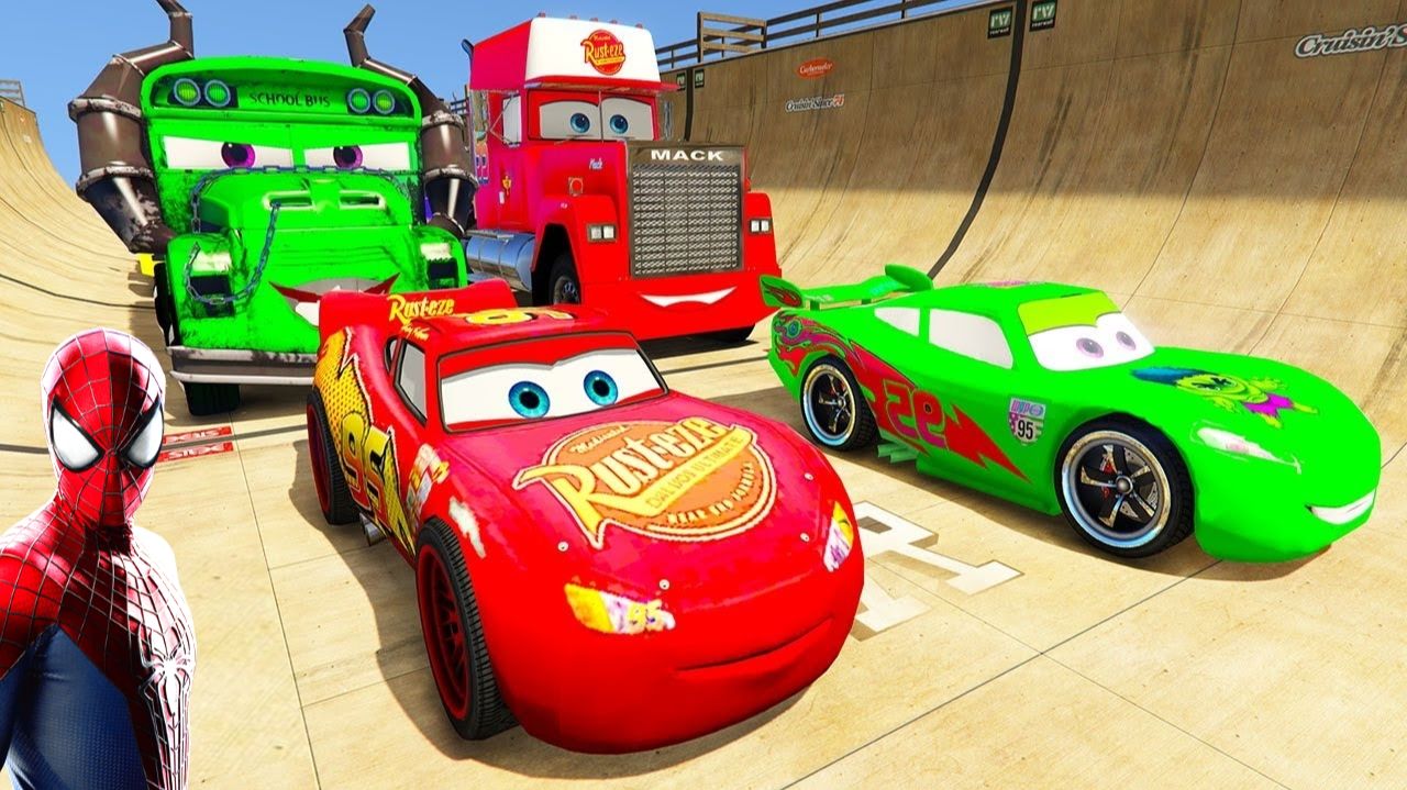 ЧЕЛОВЕК-ПАУК и Маккуин СУПЕР ГОНКИ Мегаиспытание с несколькими рампами! МАК, ДРУЗЬЯ, ТАЧКИ, Т-РЕКС