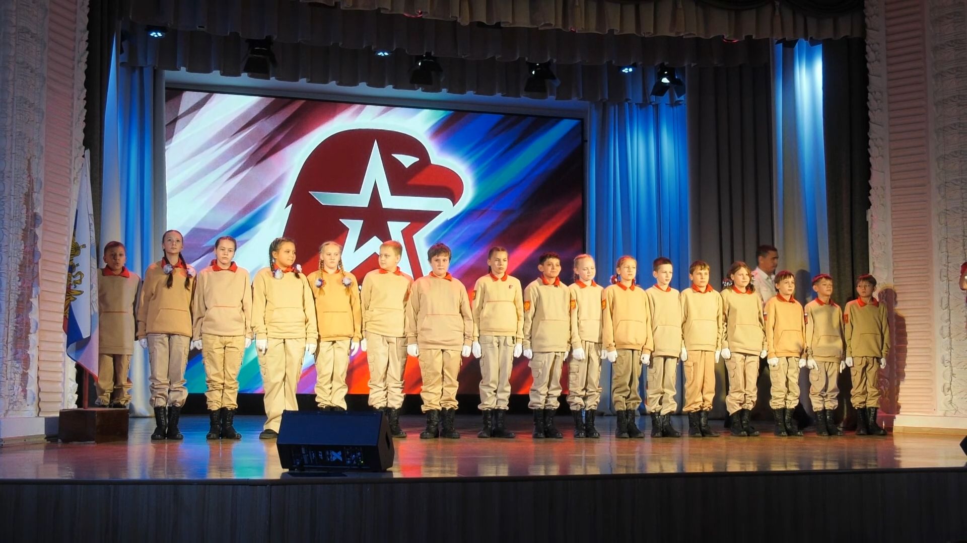 Школьники пополнили ряды юнармейцев