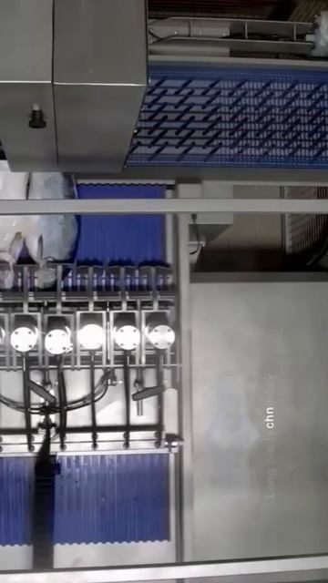 Нарезка стейков из замороженного лосося