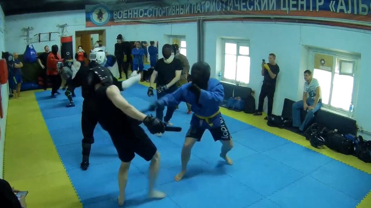 Открытый оружейный ковёр. Нож. Екатеринбург. 26.10.2025