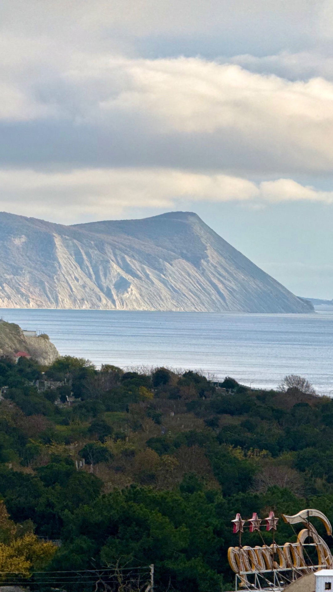 В продаже апартаменты и эксплуатируемая кровля на Кирова,1