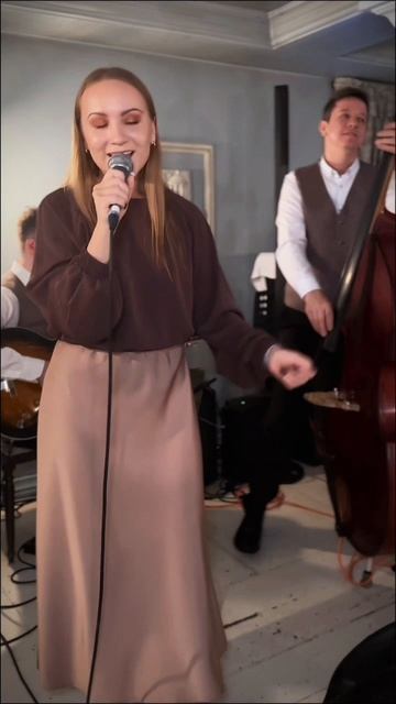 Black & White Jazz Band - Champs-Elysees