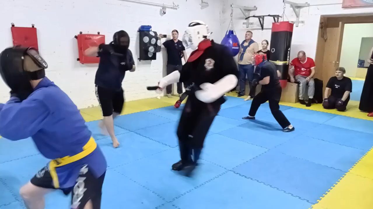 Открытый оружейный ковёр. Нож. Екатеринбург. 24.08.2025