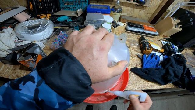 Чупакобабры - индюки сломали поилку и долбали в дверь, требуя еды.