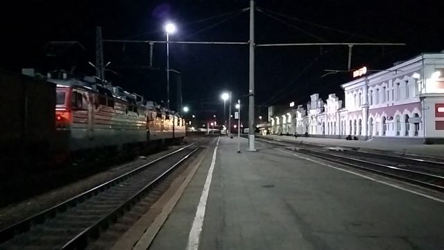 ВЛ80С-2547/2548Б с грузовым поездом на станции Вологда-I