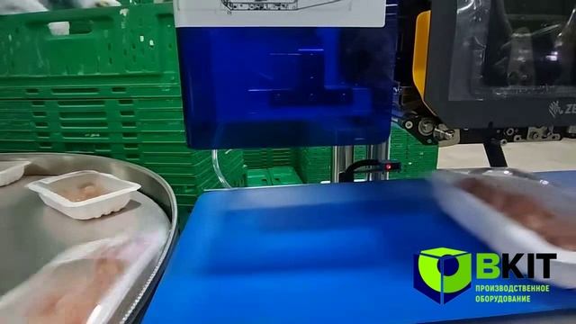 Он-лайн-весы (чеквейер) с принтер-аппликатором (этикетировщиком).