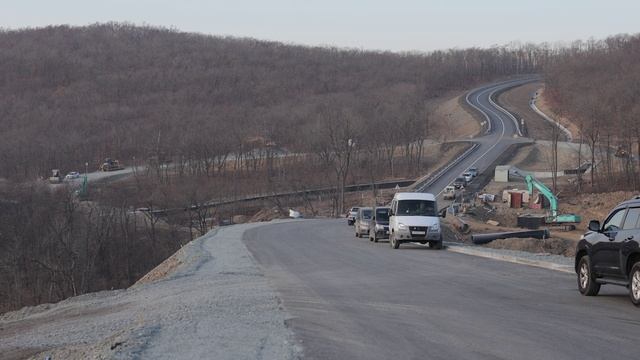 Глава Владивостока проинспектировал ход капремонта дороги на Адмирала Горшкова и на Зеленом Углу.