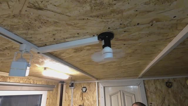 Субботний день установка камеры и Карлсена в мастерской.