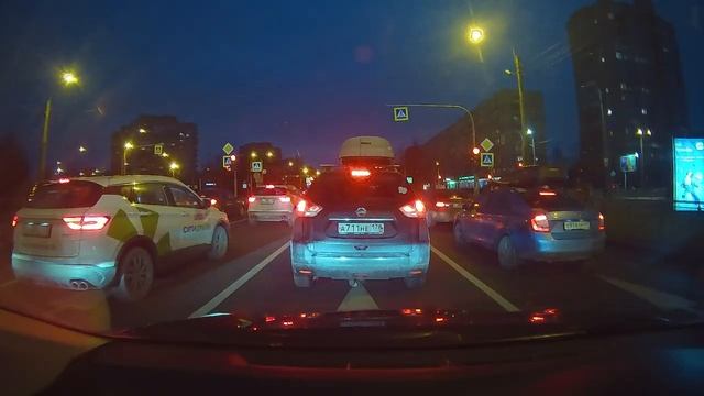 Россия. Санкт-Петербург. 23.11.2025. 1/2