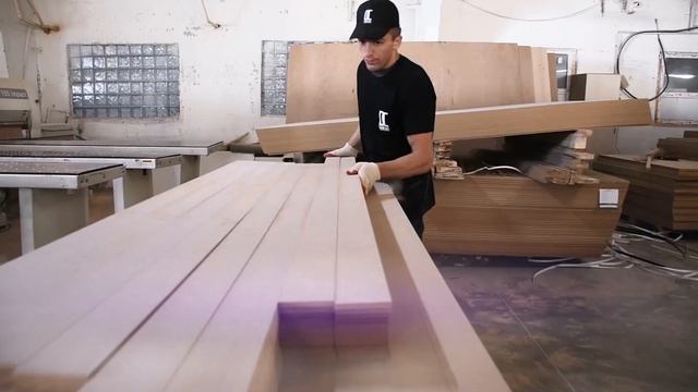 Как выглядит склад межкомнатных дверей на фабрике Дубрава Сибирь