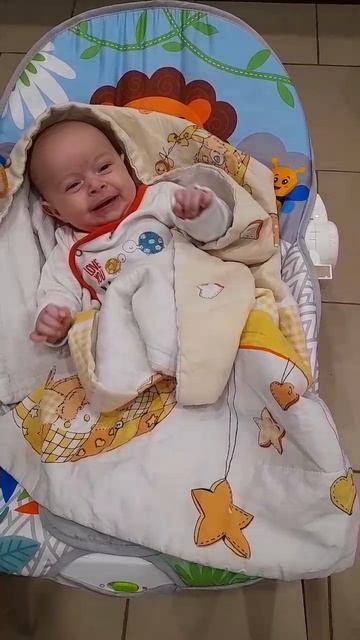 1 месяц, 24 дня Котёнок мяукает ( 16 сентября 2022).mp4