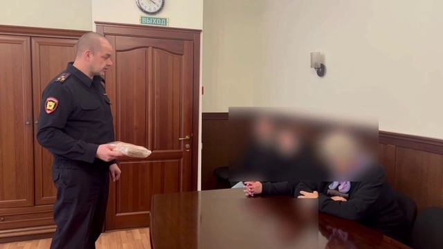 Таксист спас красноярскую пенсионерку от мошенников