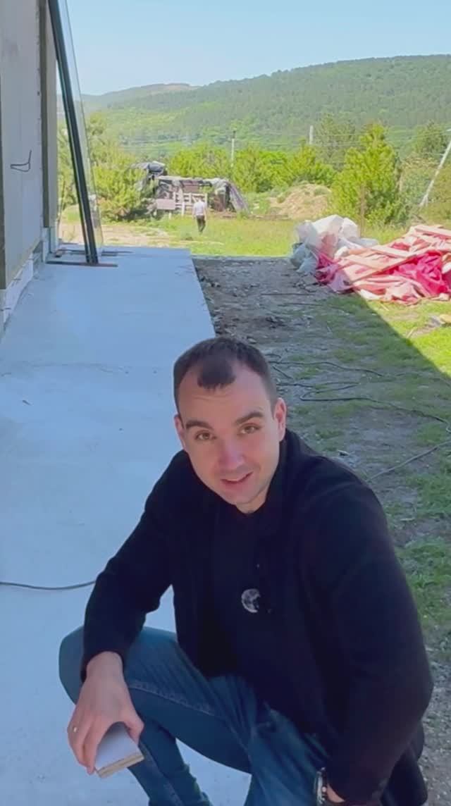 Вместо монтажа окон пилим плитку !! Зачем ?🤦