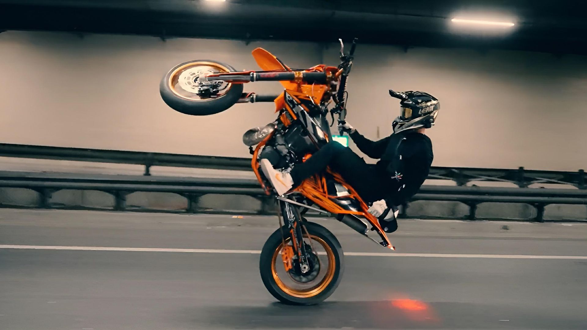 Ночная Гонка СуперМото, Гангстерский Рай