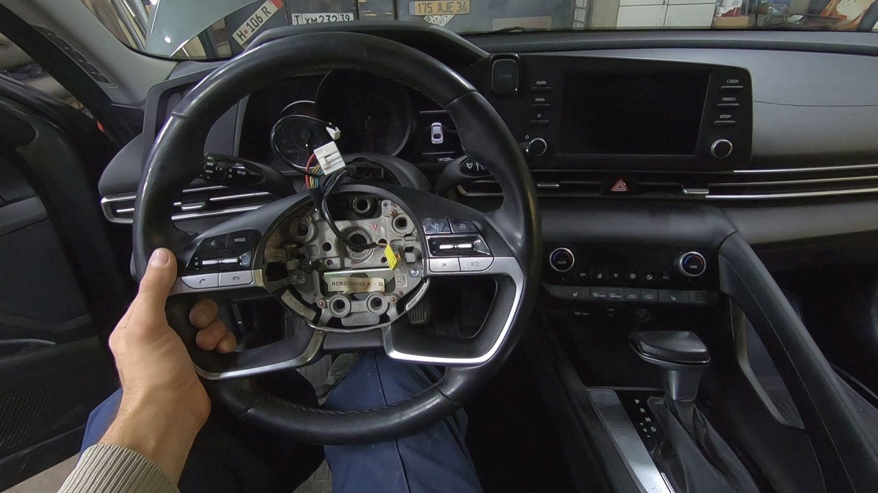 Снятие руля Hyundai Elantra CN7 2021
