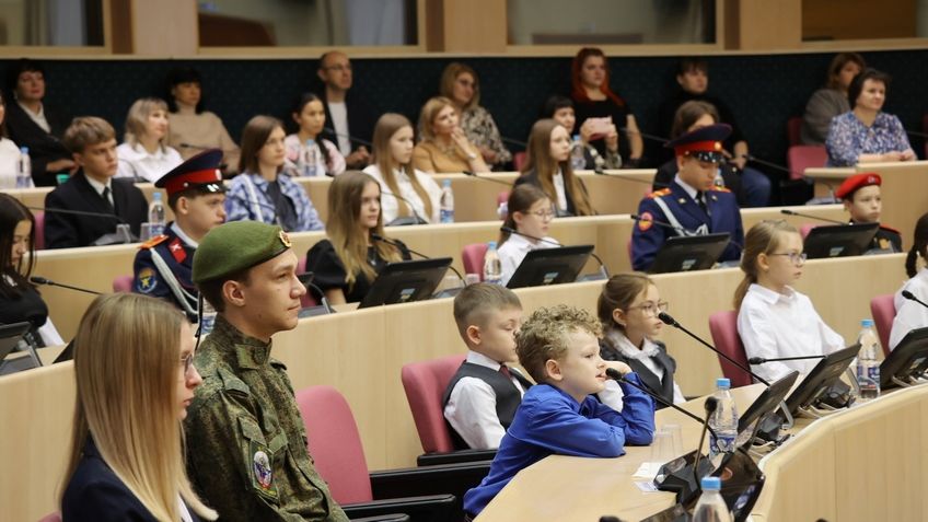 Победителей областных патриотических конкурсов  чествовали в заксобрании