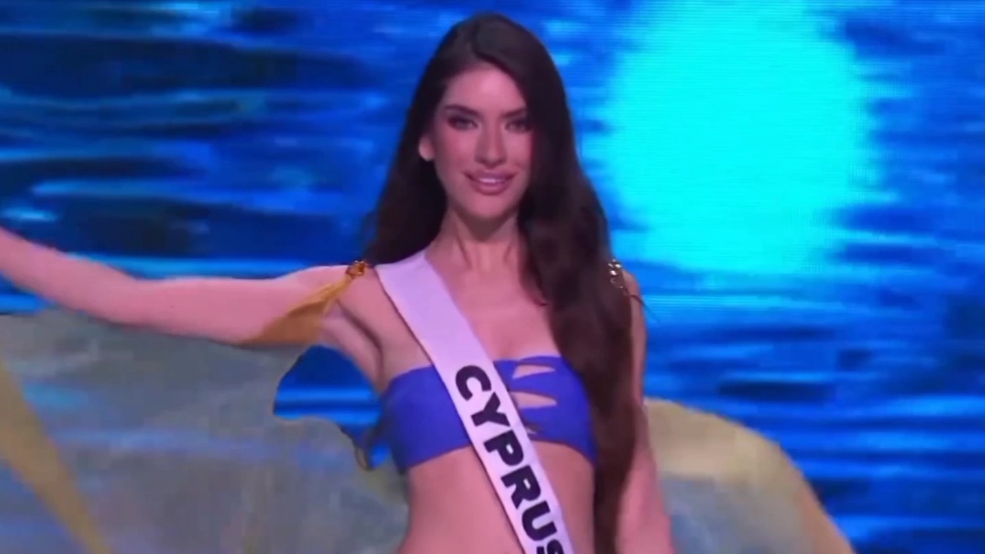 Кипр Мисс Вселенная 2024 (73) Дефиле в купальнике Cyprus Katerina Dimitriou Miss Universe 2024 (73)