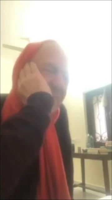 Можно ли к родным относиться так же, как к Кришне? (2) - Мы не поклоняемся родным, как Кришне - В/О