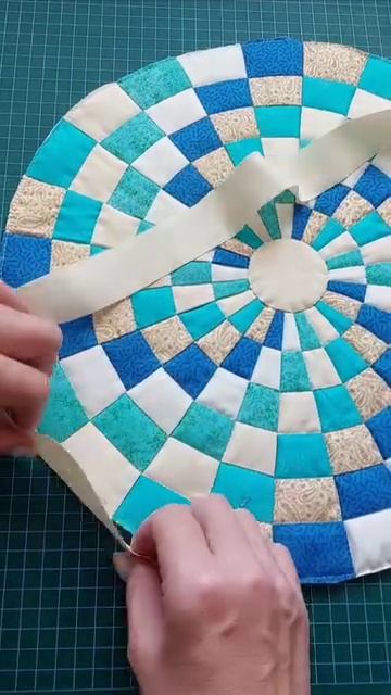 Окантовка  круглой  салфетки