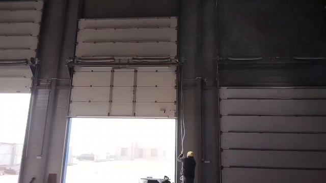 Секционные промышленные ворота