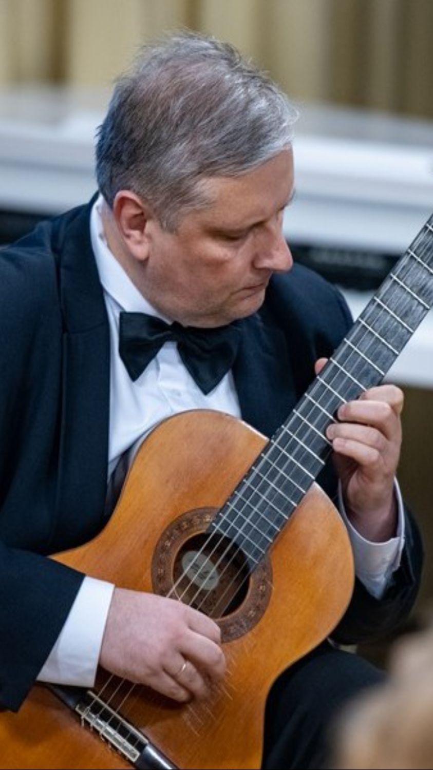 Юрий Стасюк "Клеванский замок" для шестиструнной гитары (фрагменты из 3х частей)