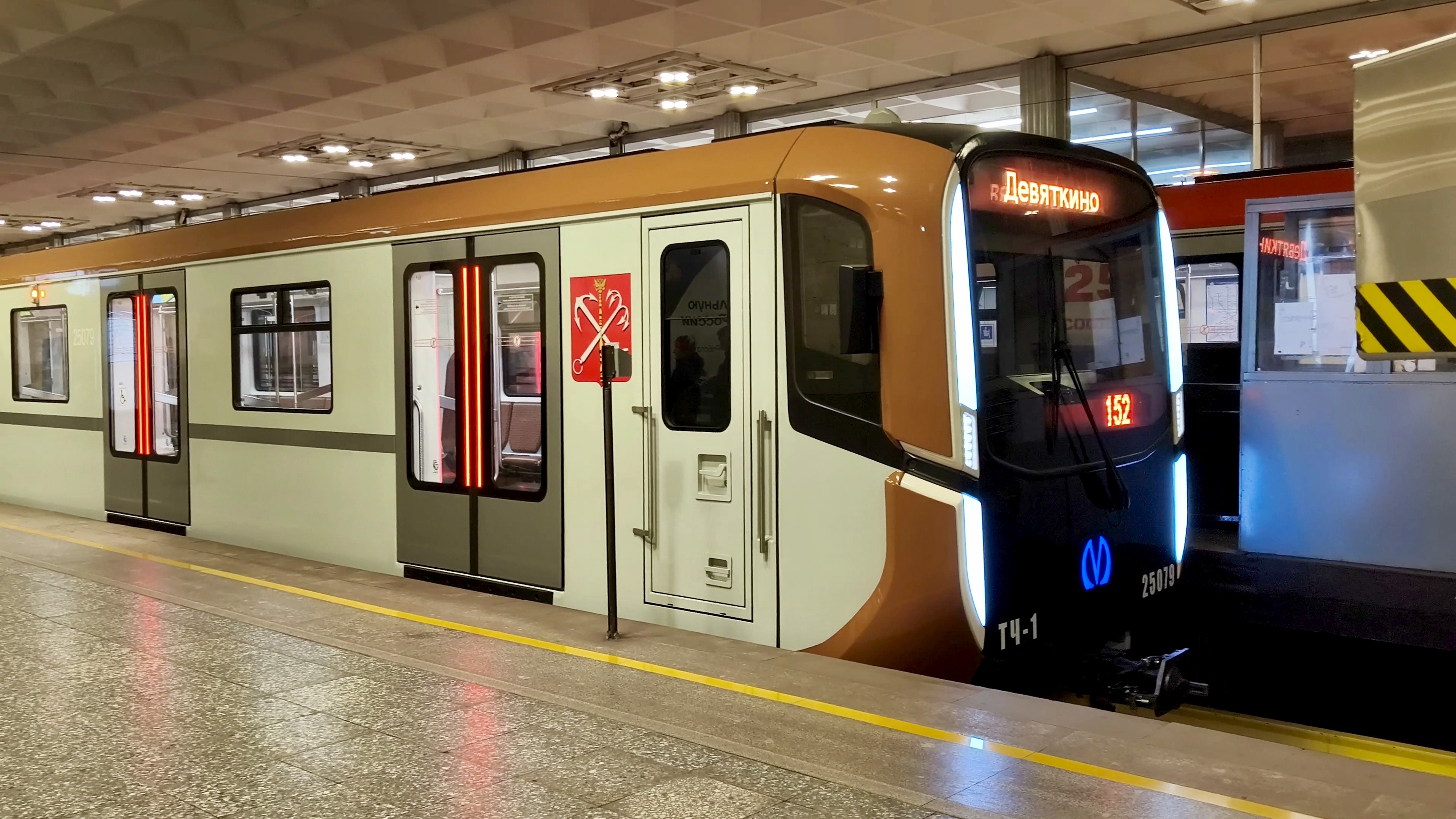 Станция метро Девяткино. Коричневый Балтиец