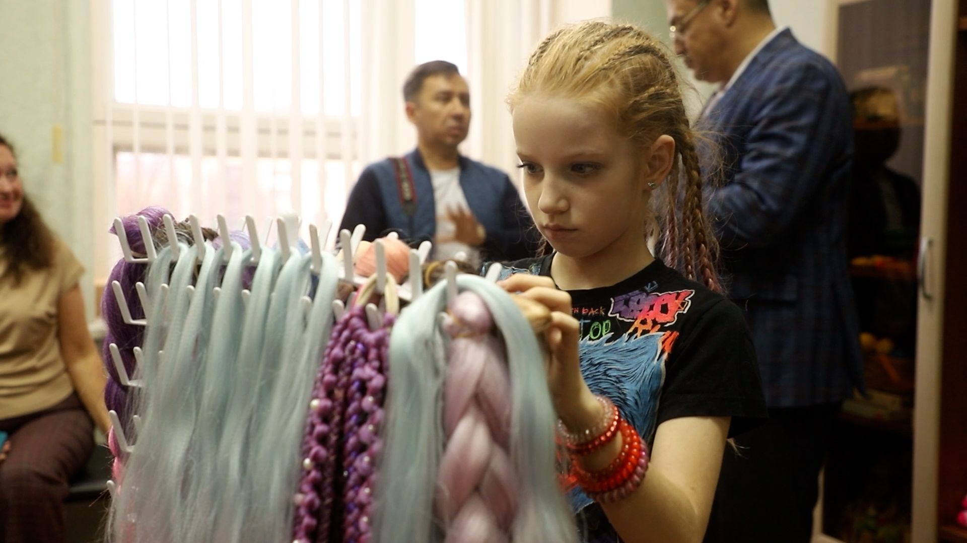 Модная прическа своими руками.