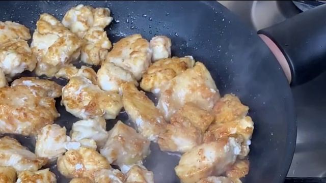 БАРХАТНАЯ курица  в чесночном соусе. Мясо как МАСЛО тает во рту! Вкусный рецепт куриного филе