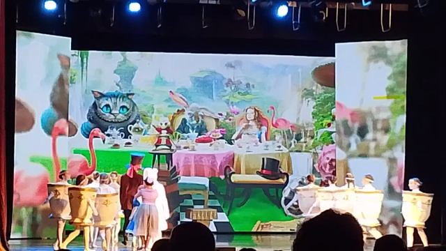 Алиса в стране чудес- танцы-1001 песенка