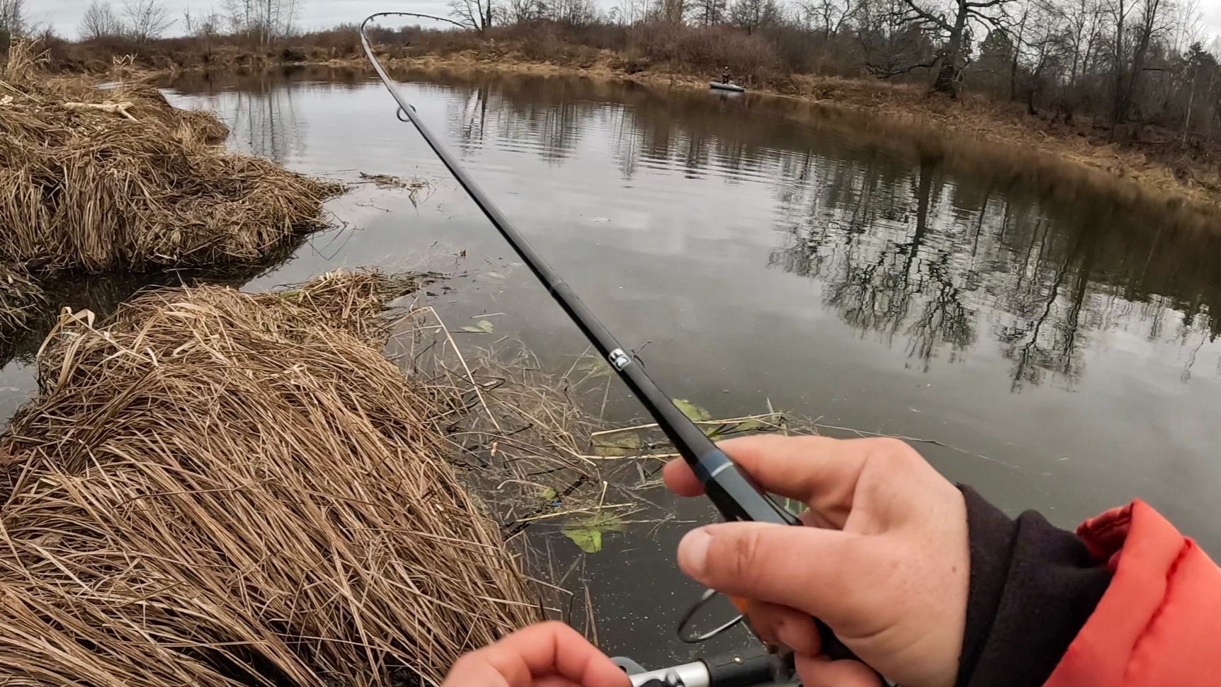 Нашел яму с кучей рыбы, ЧТО НЕ ЗАБРОС ТО ПОКЛЁВКА. Рыбалка на спиннинг в 2025