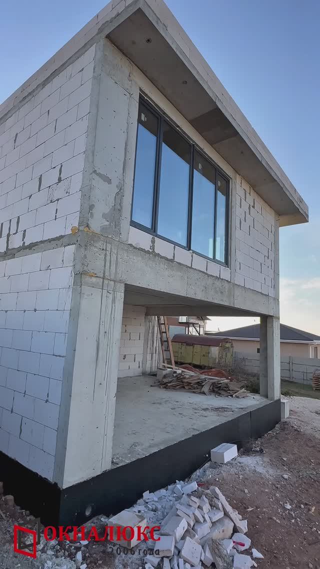 Остеклили дом в профиле РЕХАУ Грацио в цвете антрацит в массе. ОКНАЛЮКС Севастополь