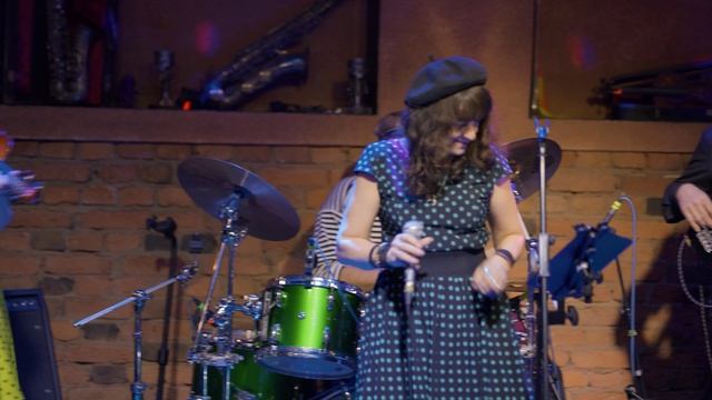 These Boots Are Made for Walkin’ (French version, Nancy Sinatra cover)