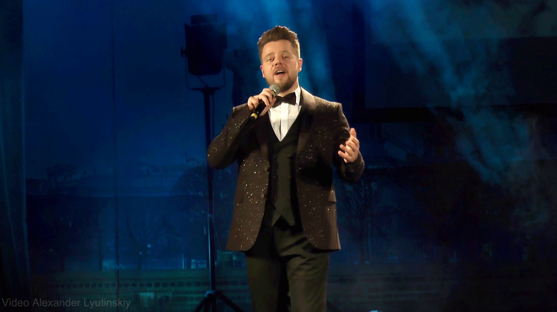 Максим Воркун  «Старый клен» (Александра Пахмутова, Михаил Матусовский - Песня из к/ф Девчата)