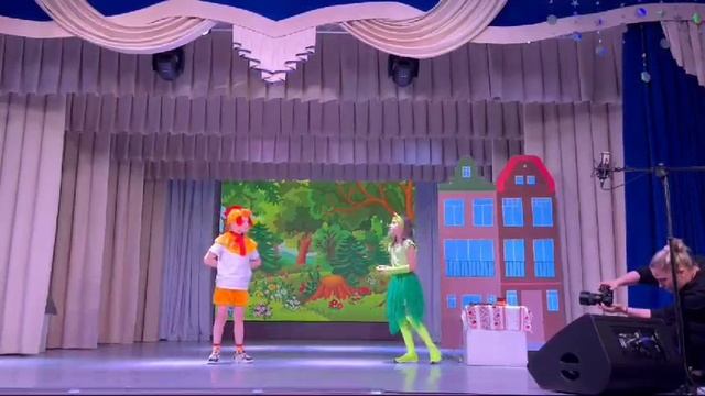 моё выступление.угадайте кого я играла.