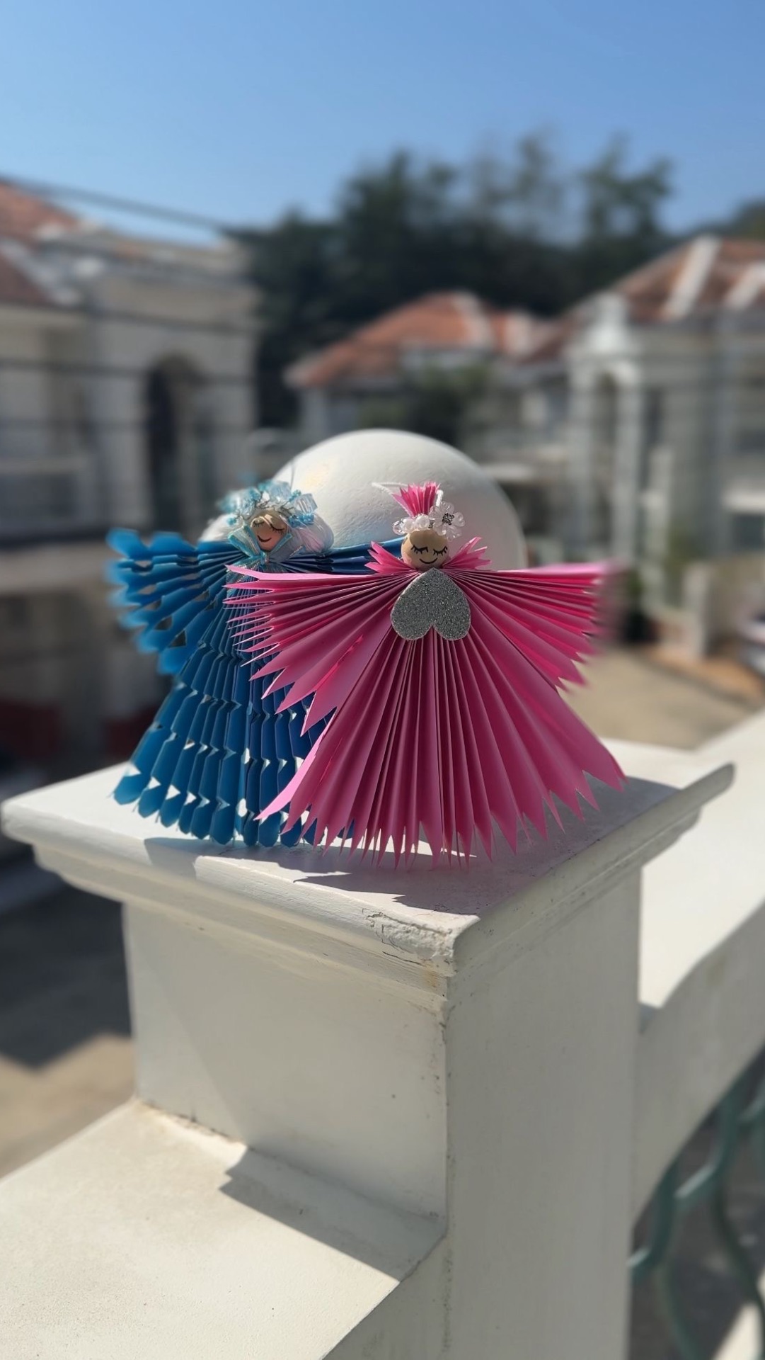 Ангел 👼🏻 из цветной бумаги и деревянной бусины 🎄