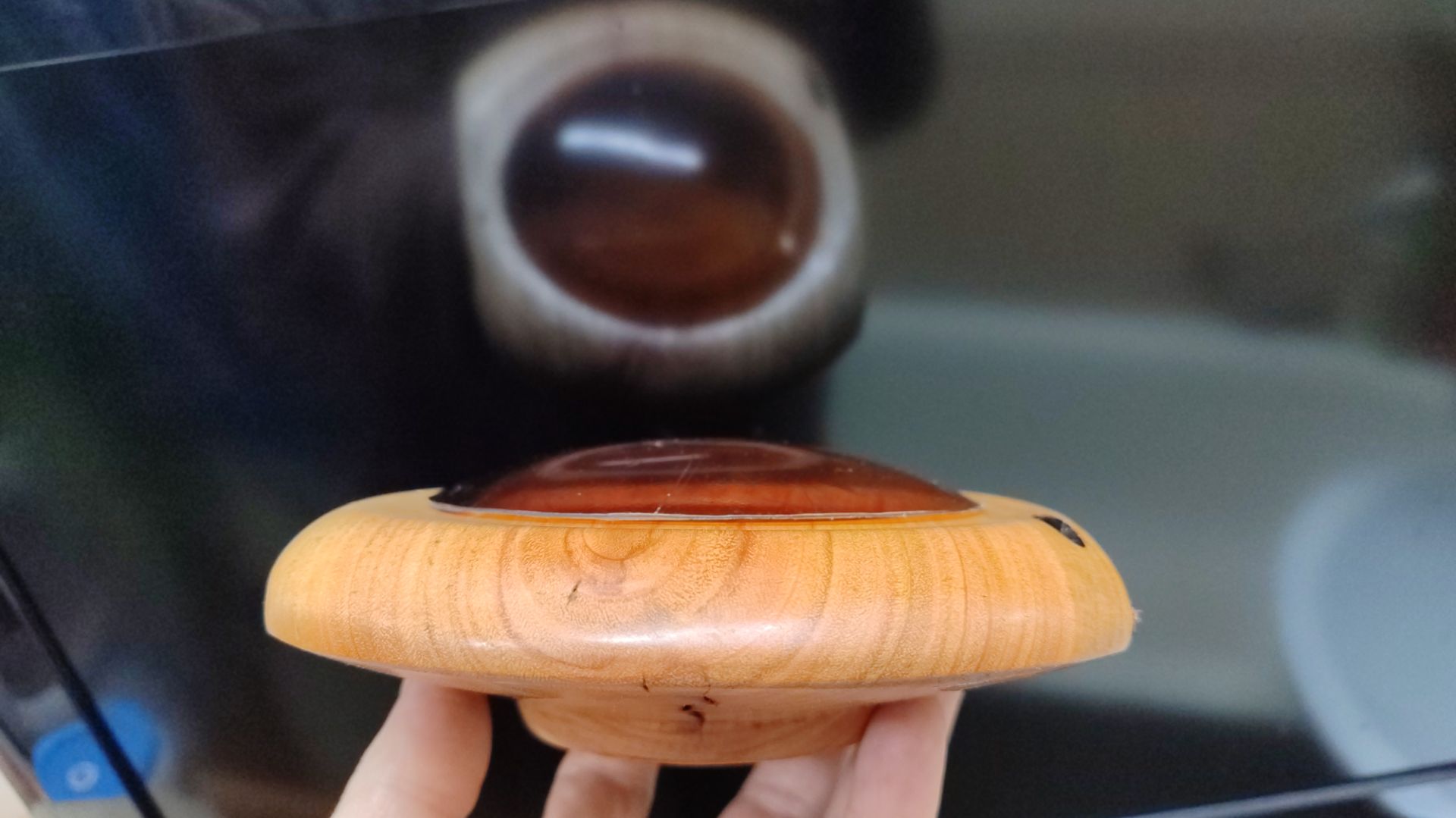 Летающая тарелочка из эвкалипта.