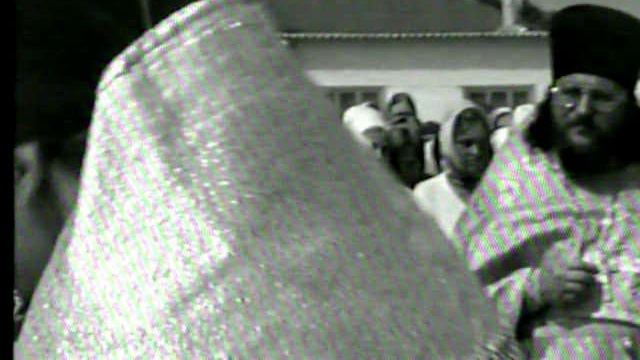 Освящение и установка новых куполов  Михайло-Архангельского храма. 13.08.02