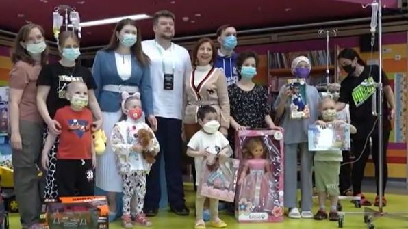 В ежегодной партийной акции «Коробка храбрости» приняли участие почти 200 тысяч человек