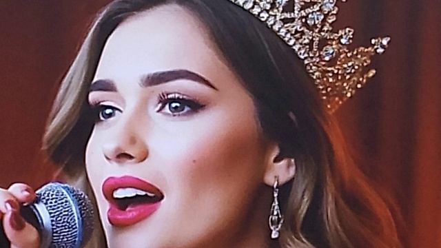 ПАРЕНЬ С ДЕВУШКОЙ НАЕДИНЕ.ПОЕТ СVОЯ-Я