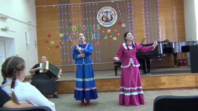 Русская народная песня "Неделька". Казачья песня "Обломилась доска"