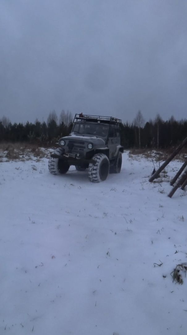 🚗 "Тайга покоряется железом: УАЗ + Мерседес = идеальный вездеход!"