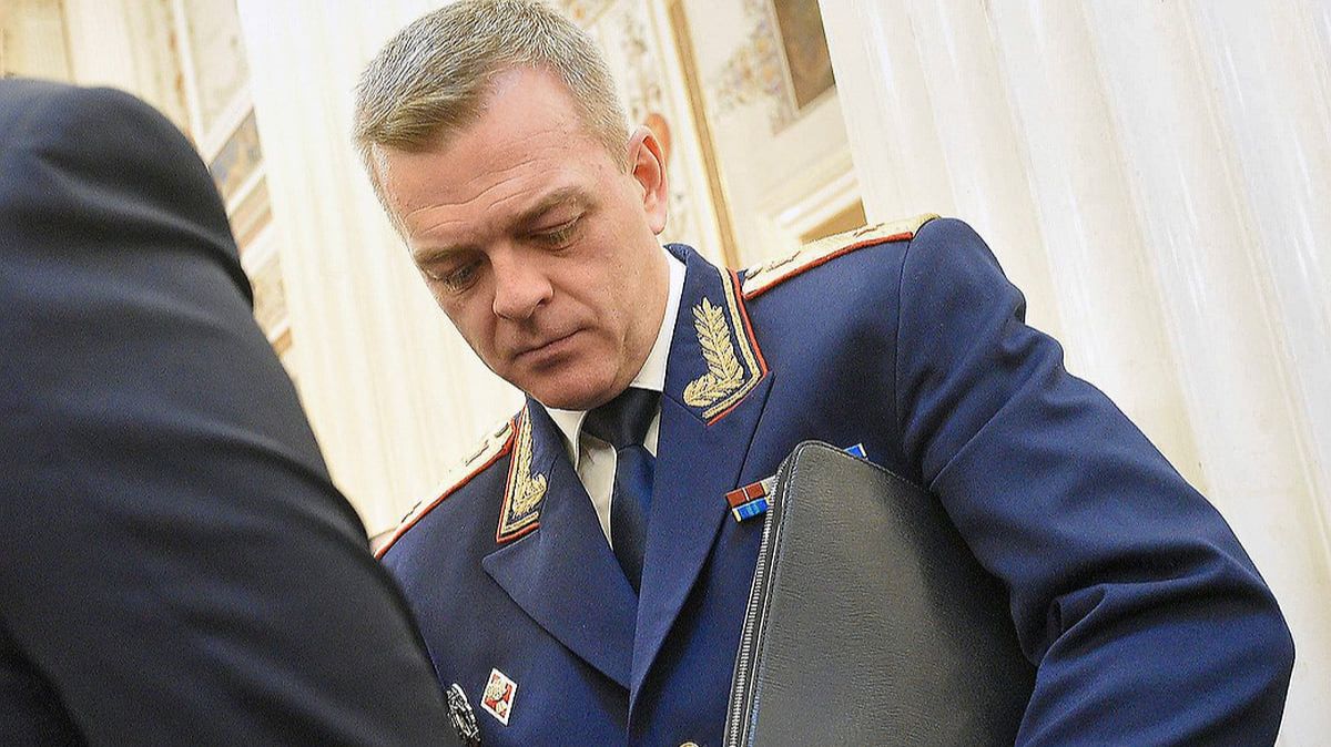 Клаус возвращается в Петербург