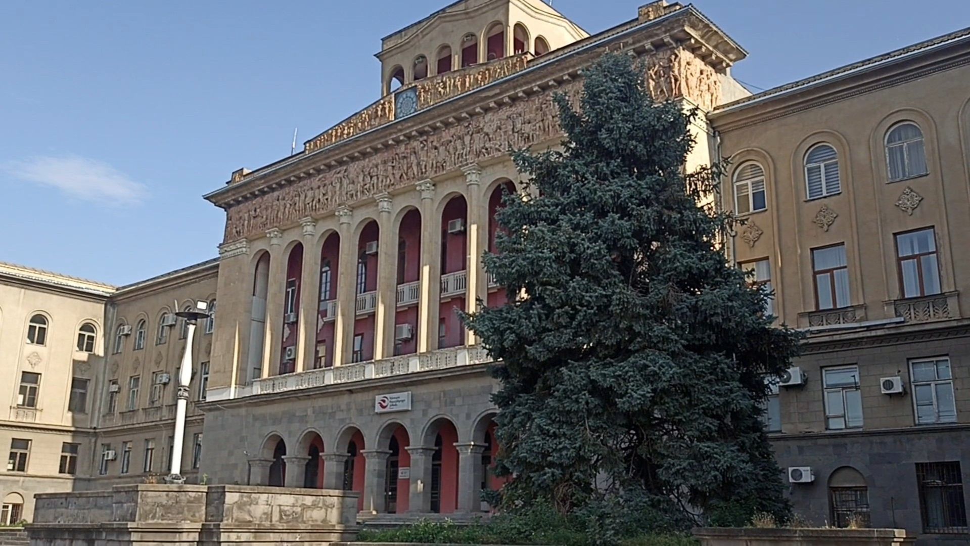 Здание заводоуправления Руставского металлургического завода 09.11.2025