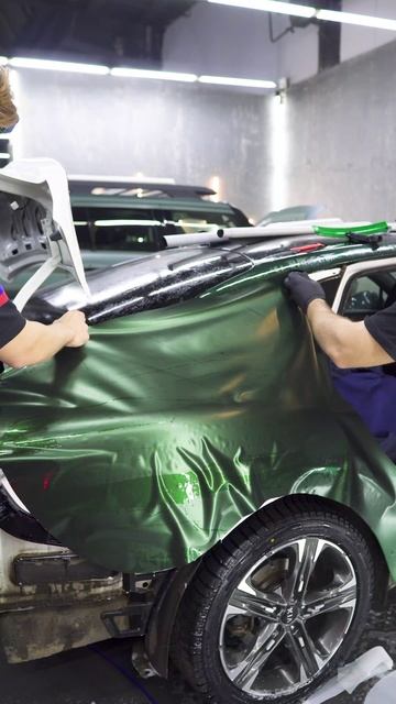 KIA K5 после оклейки цветной полиуретановой плёнкой IRISTEK и антихрома