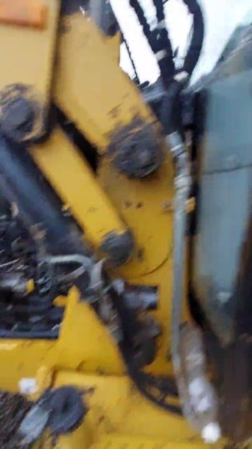 Ремонт топливной аппаратуры Caterpillar 428E. Замена форсунок у мастера Владимира (Краснодар)