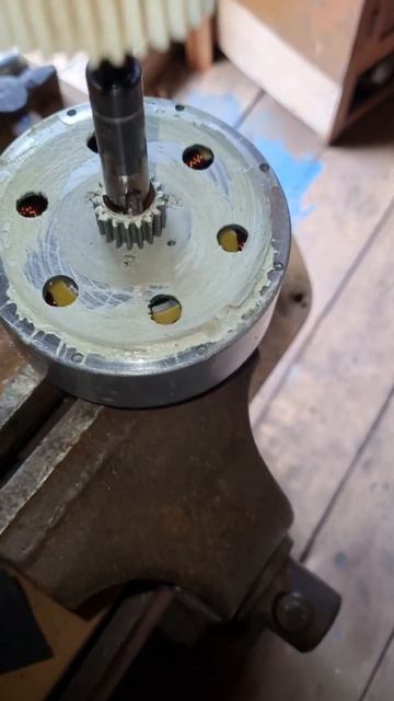 разбор редукторного мотор-колеса электровелосипеда, снятие редуктора. часть 2