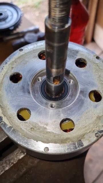 разбор редукторного мотор-колеса электровелосипеда, снятие фиксатора ротора. часть 3