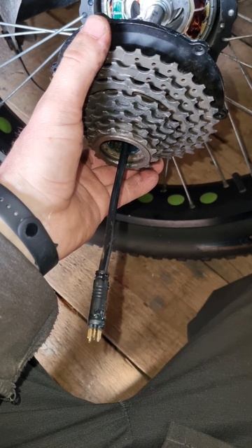 разбор редукторного мотор-колеса электровелосипеда,  установка крышки с трещоткой. часть 11