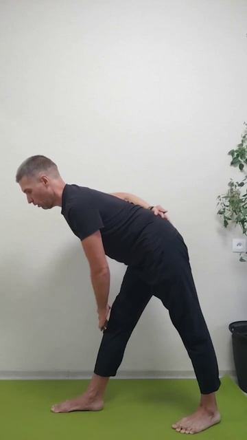 606-2025-11-21-13-23-Yoga-Revolved-Triangle-Asana-Паривритта-Триконасана